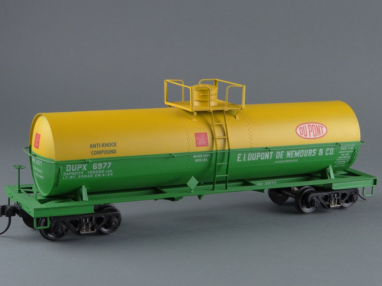 O Scale US Hobbies KTM Dupont 10,000 Gal Tank Car DUPX #6977 - Custom