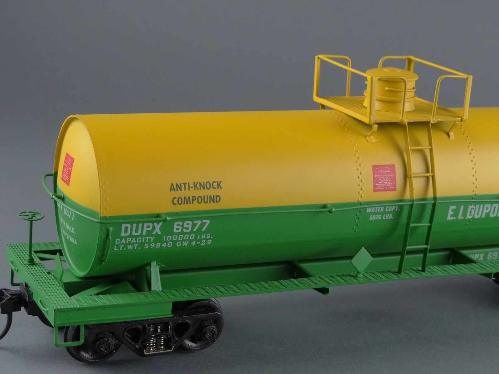 O Scale US Hobbies KTM Dupont 10,000 Gal Tank Car DUPX #6977 - Custom