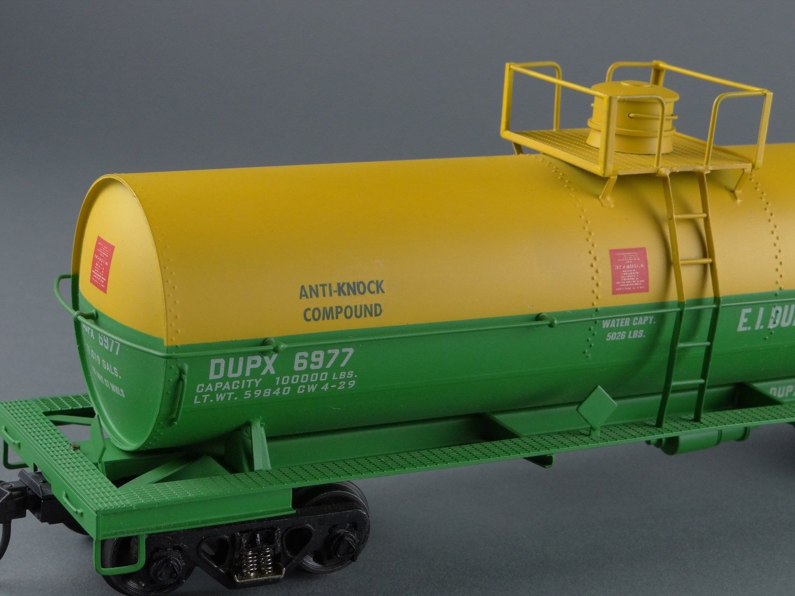 O Scale US Hobbies KTM Dupont 10,000 Gal Tank Car DUPX #6977 - Custom
