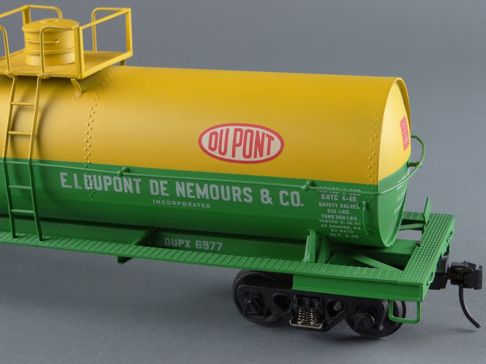 O Scale US Hobbies KTM Dupont 10,000 Gal Tank Car DUPX #6977 - Custom