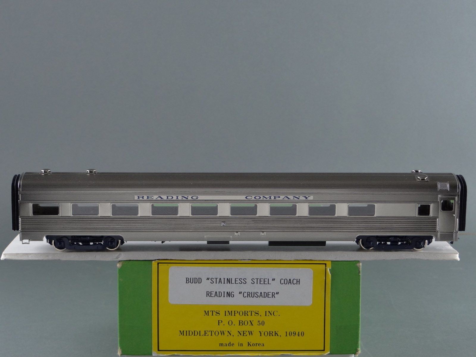 HO MTS Reading Crusader Coach - Factory Painted