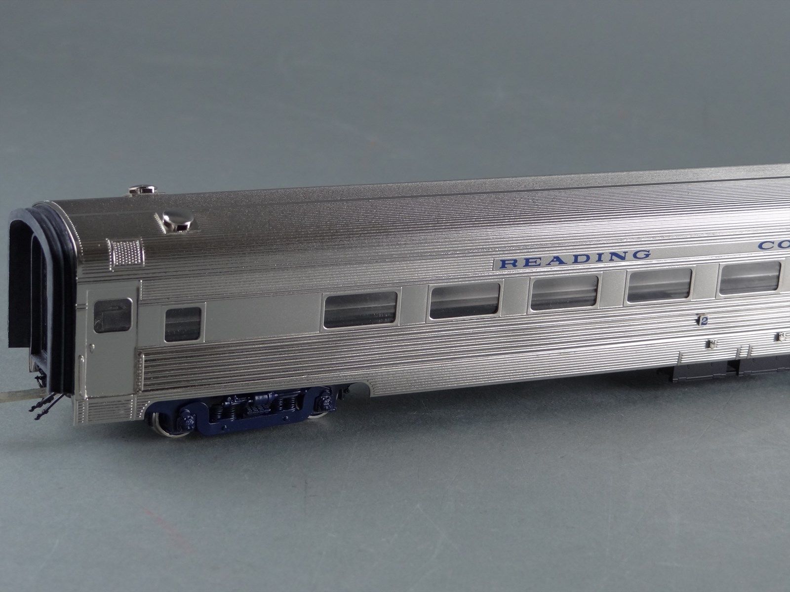 HO MTS Reading Crusader Coach - Factory Painted