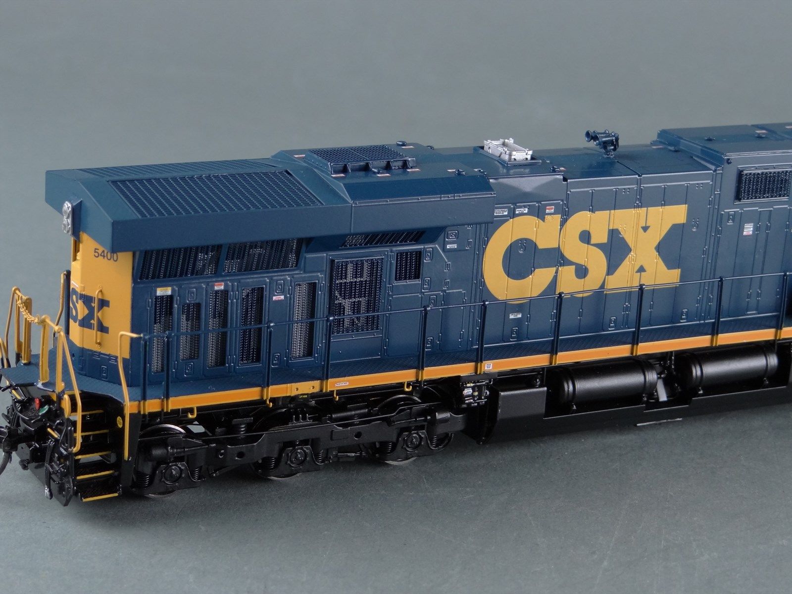 HO OMI Overland CSX ES44DC #5400