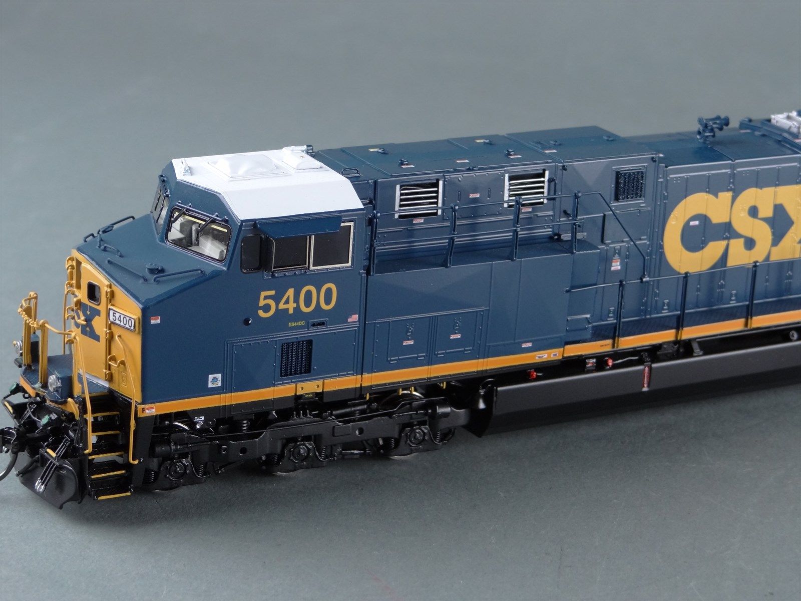 HO OMI Overland CSX ES44DC #5400