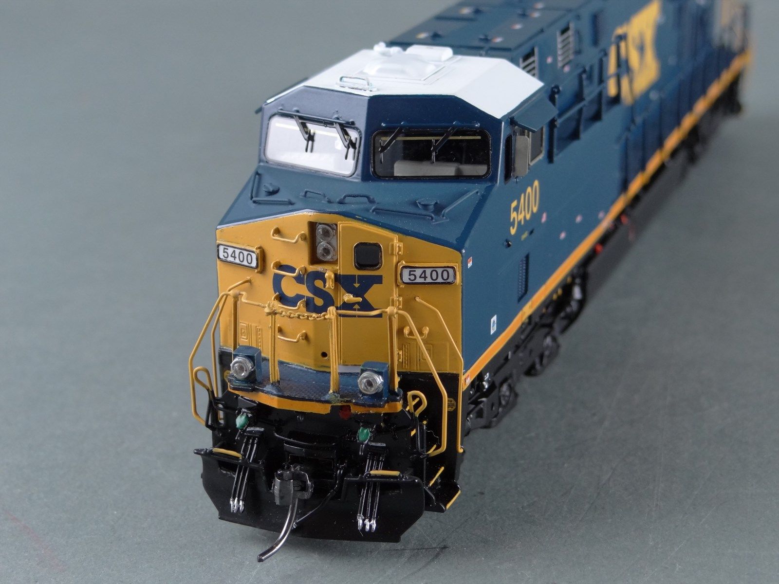 HO OMI Overland CSX ES44DC #5400