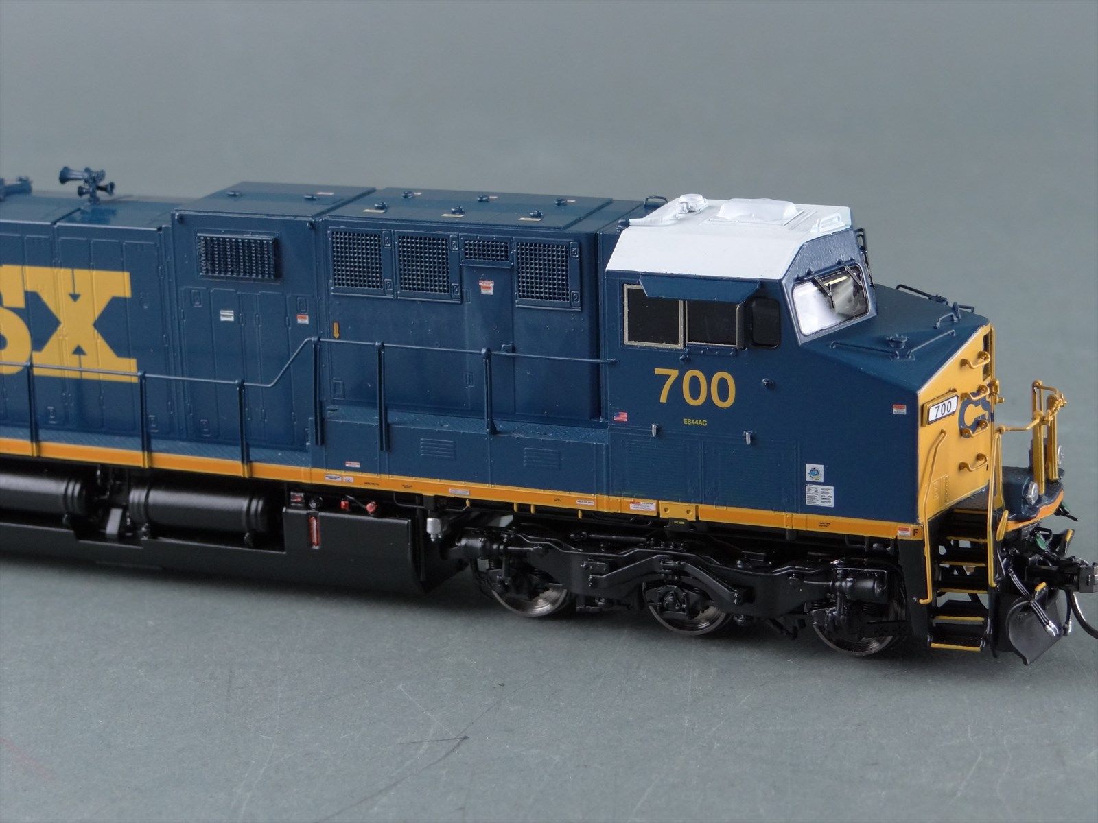 HO OMI Overland CSX ES44AC #700