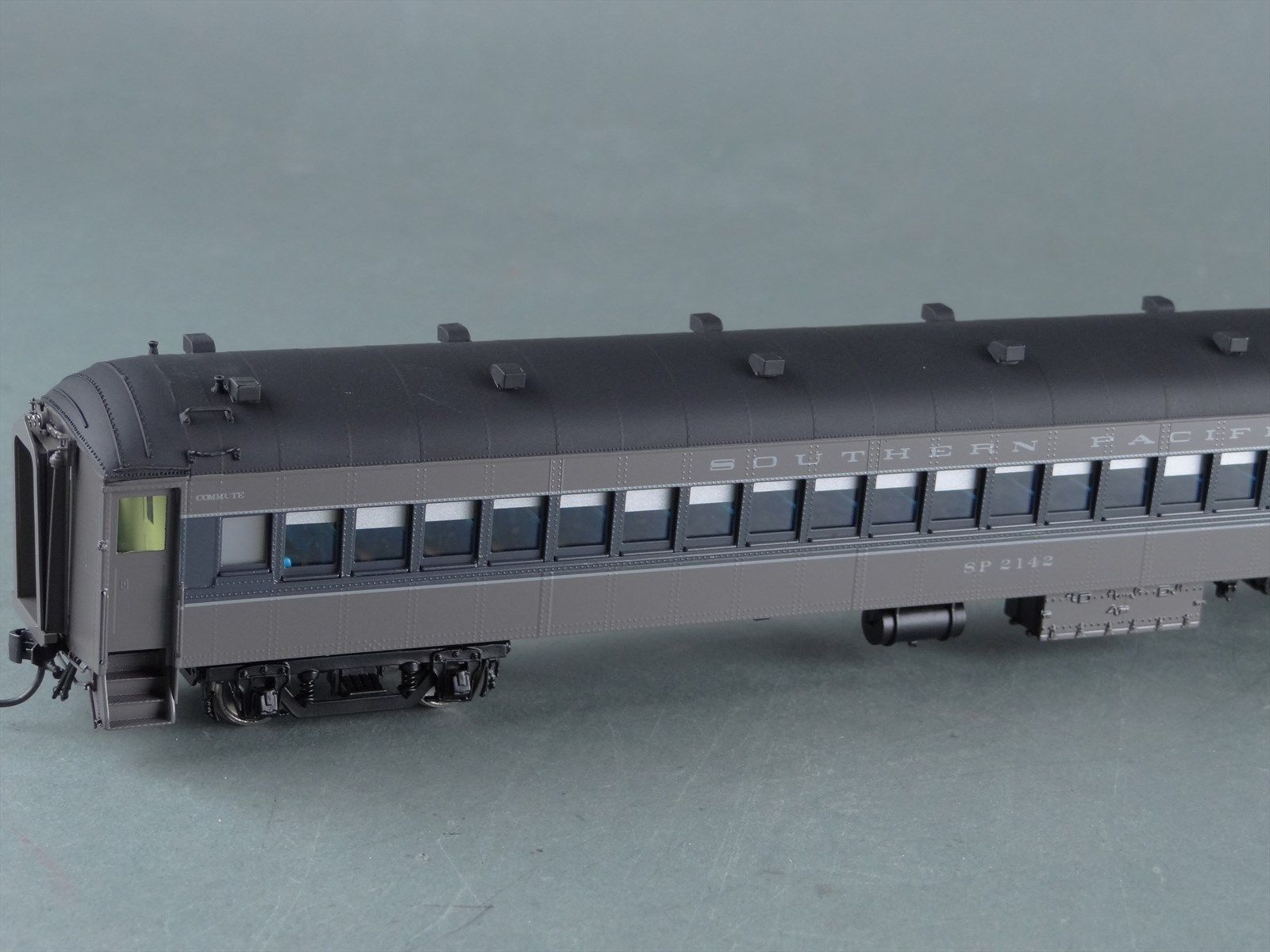 HO TCY 0919.1 Coach Yard SP Suburban Coach #2142 - Full Interior