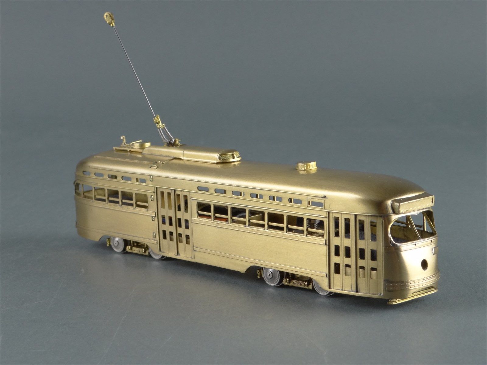 HO WP Car Co PCC 1946-B Blinker Doors Trolley