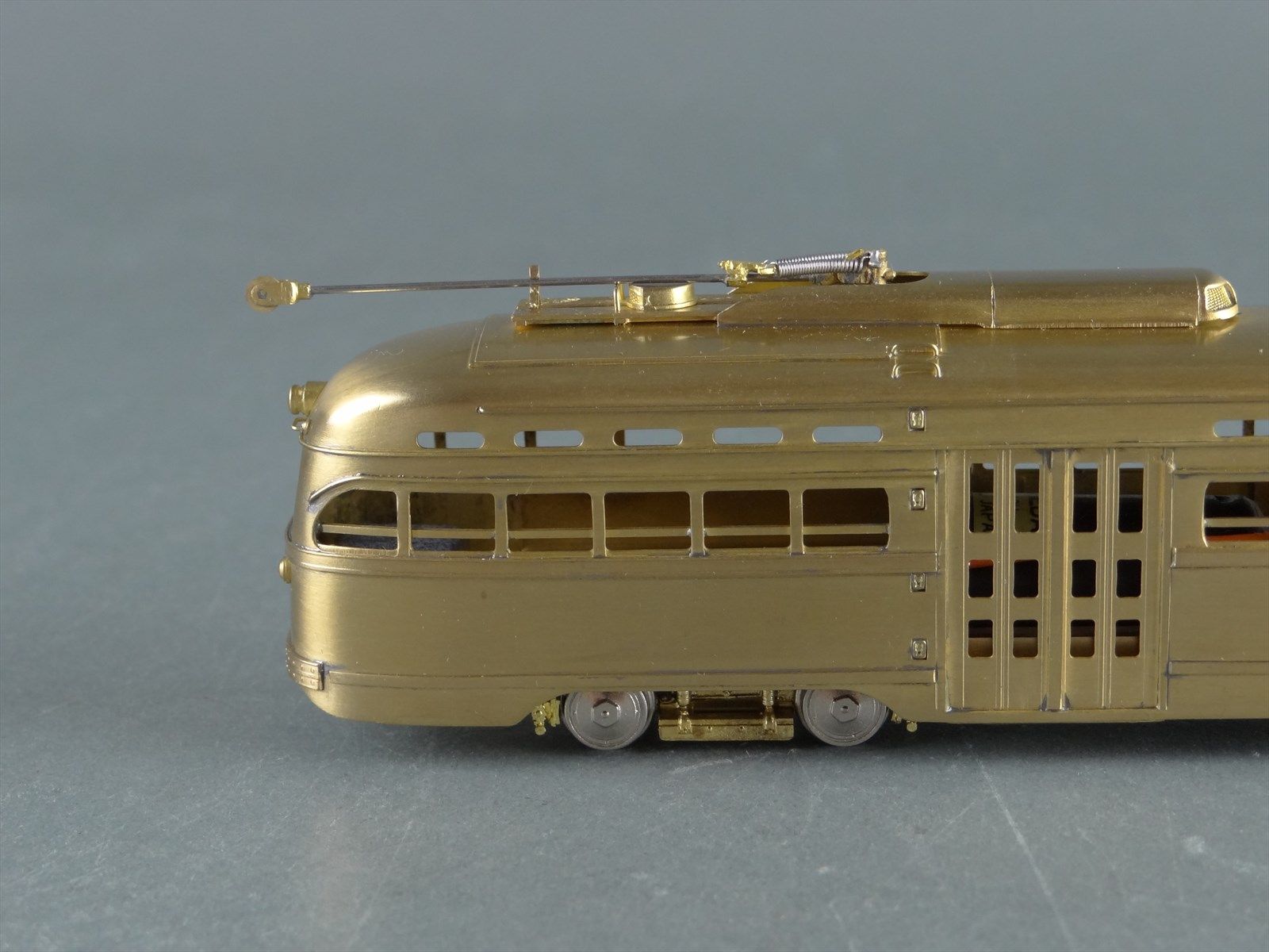HO WP Car Co PCC 1946-B Blinker Doors Trolley