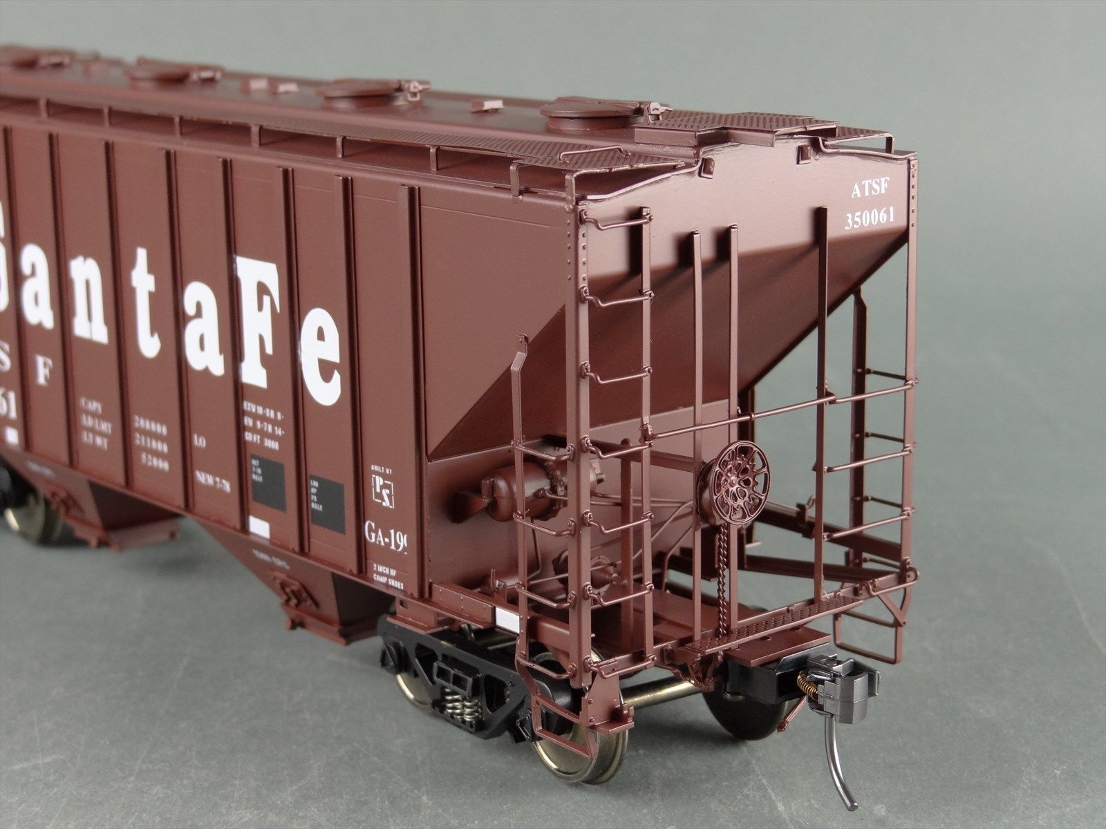 O Scale Pecos River #4634A AT&SF 100T 2-Bay Covered Hopper #350061