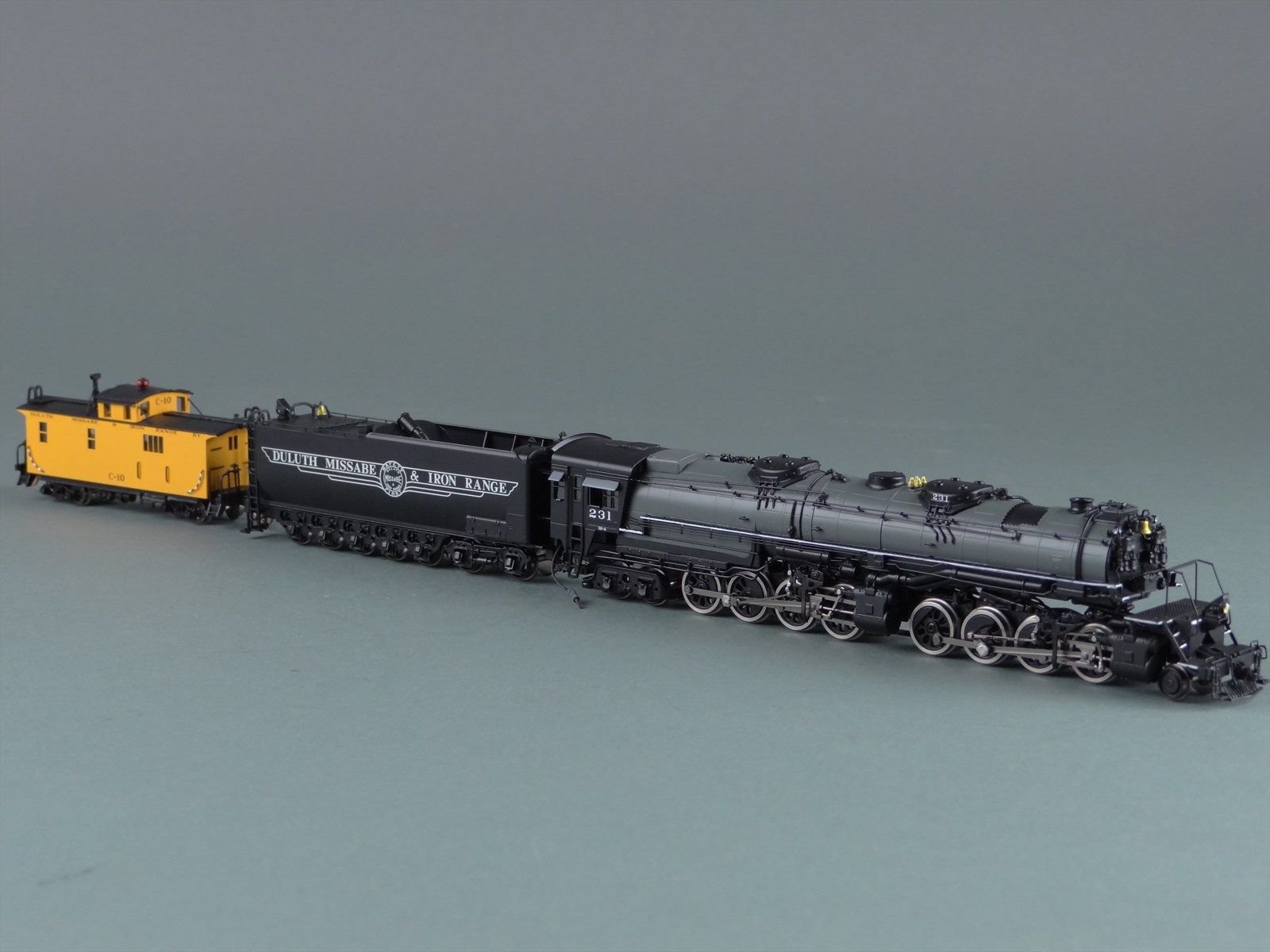N Scale Brass Benchmark Models DM&IR 2-8-8-4 M4 Yellowstone #231 + Caboose