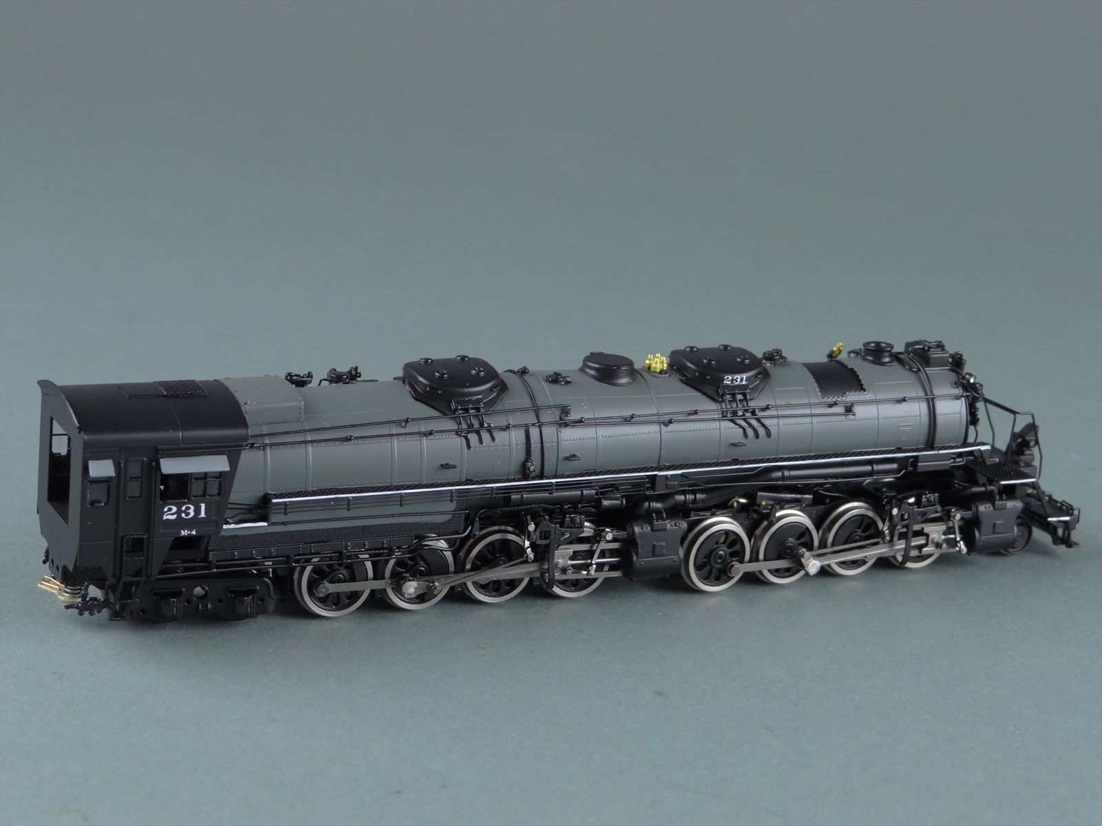 N Scale Brass Benchmark Models DM&IR 2-8-8-4 M4 Yellowstone #231 + Caboose