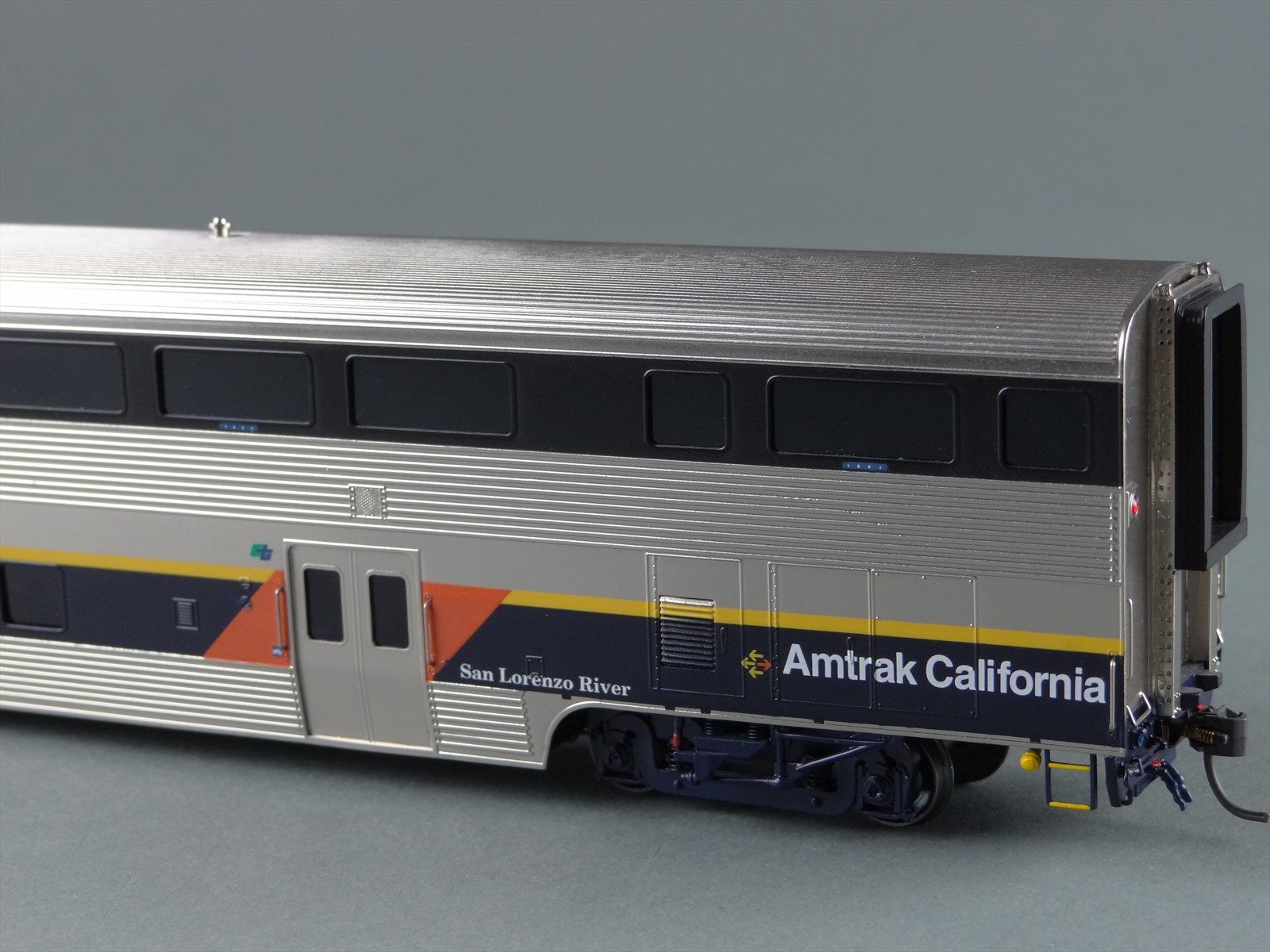 HO Brass Model Train - OMI Overland Amtrak California Coach #8012