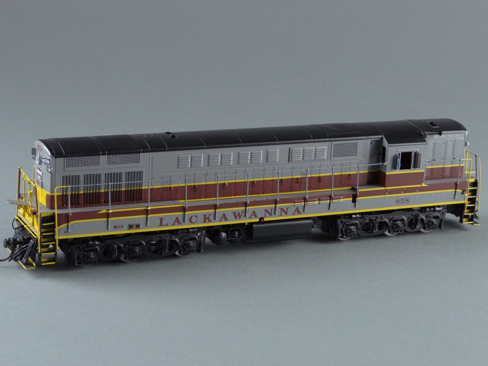 HO Brass Model Train - DP Division Point Lackawanna FM H-24-66 Trainmaster Diesel #858