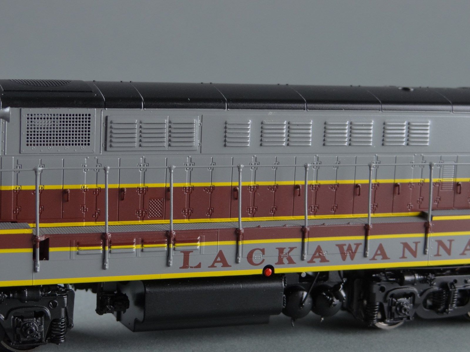 HO Brass Model Train - DP Division Point Lackawanna FM H-24-66 Trainmaster Diesel #858