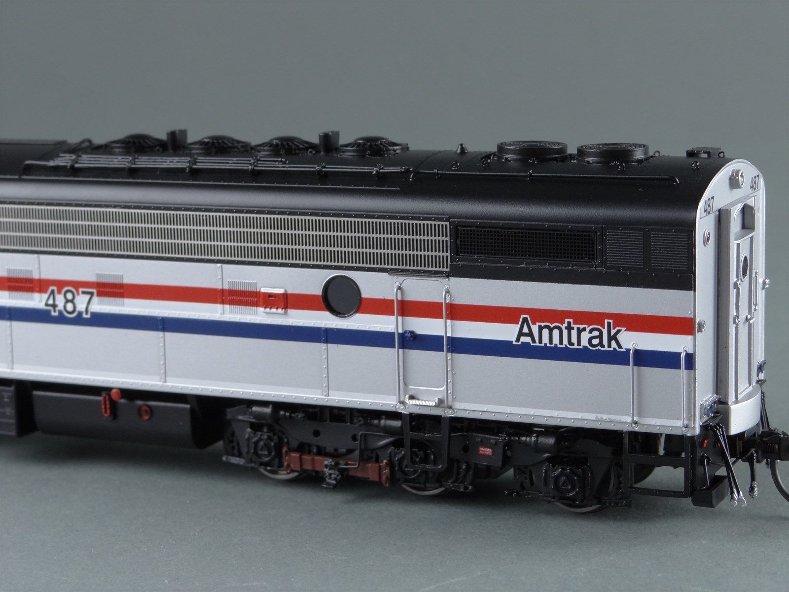HO Brass Model Train - OMI Overland Amtrak FL9 FL-9 #487 2005 Run #18/22