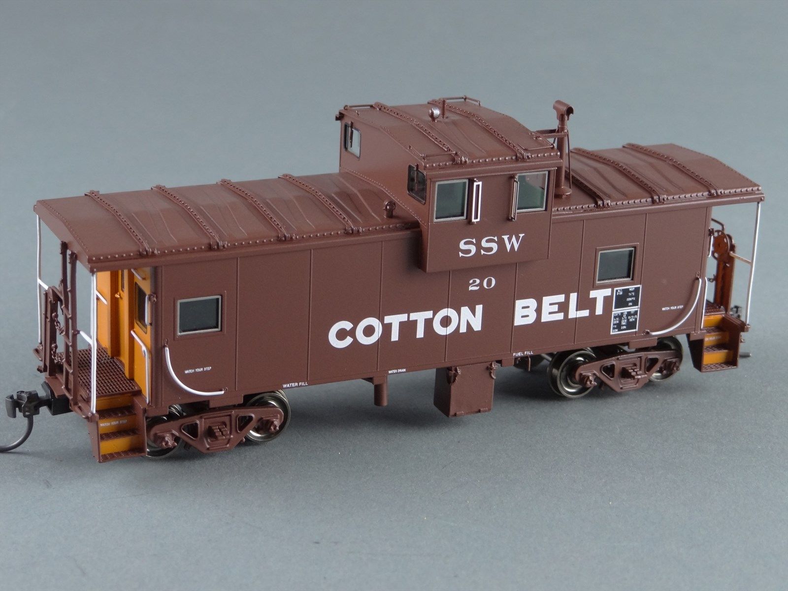 HO Brass Model Train - OMI 4255.1 Overland SSW Cotton Belt C-40-8 Caboose #20 Interior & Lights