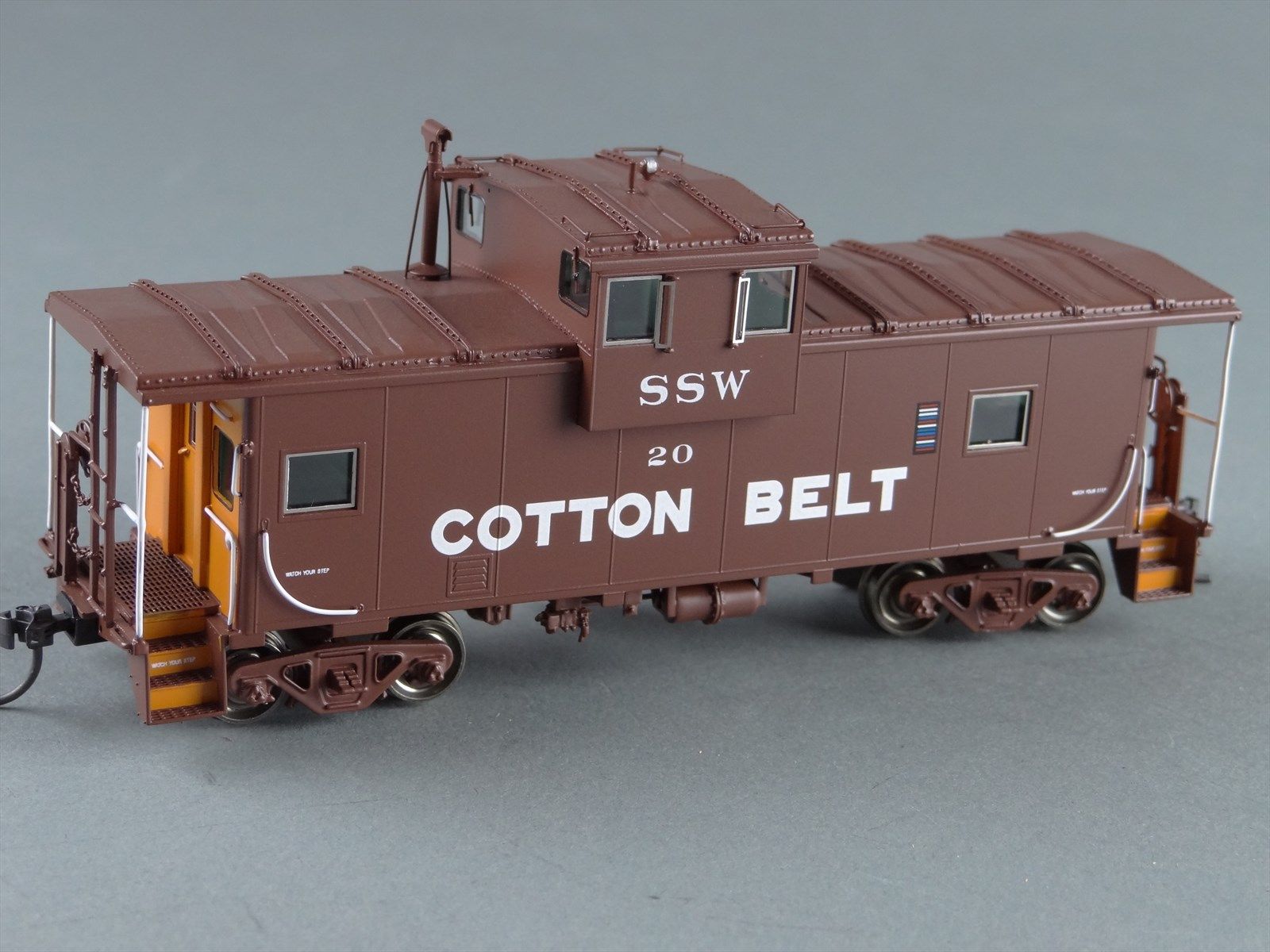 HO Brass Model Train - OMI 4255.1 Overland SSW Cotton Belt C-40-8 Caboose #20 Interior & Lights