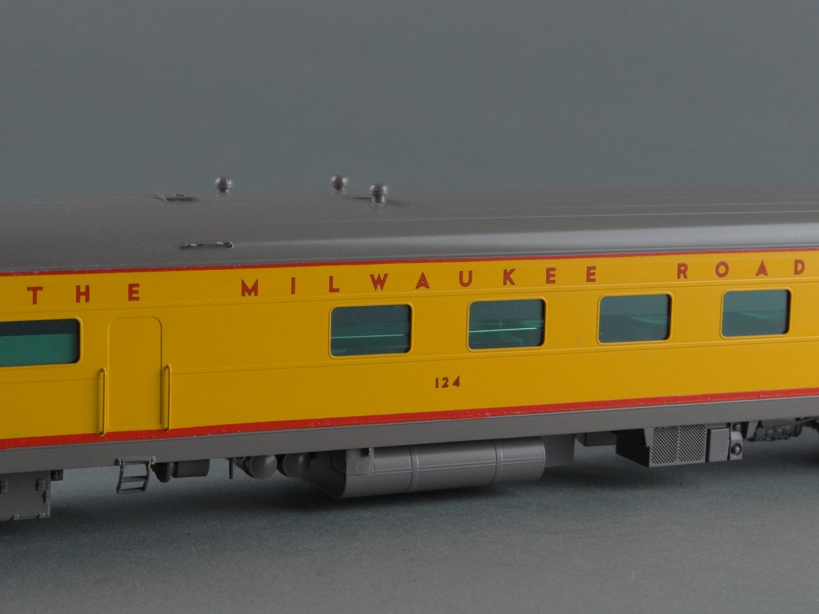 HO Brass Model Train - Railway Classics 1957 Milwaukee Buffeteria Diner #124 w/ Interior