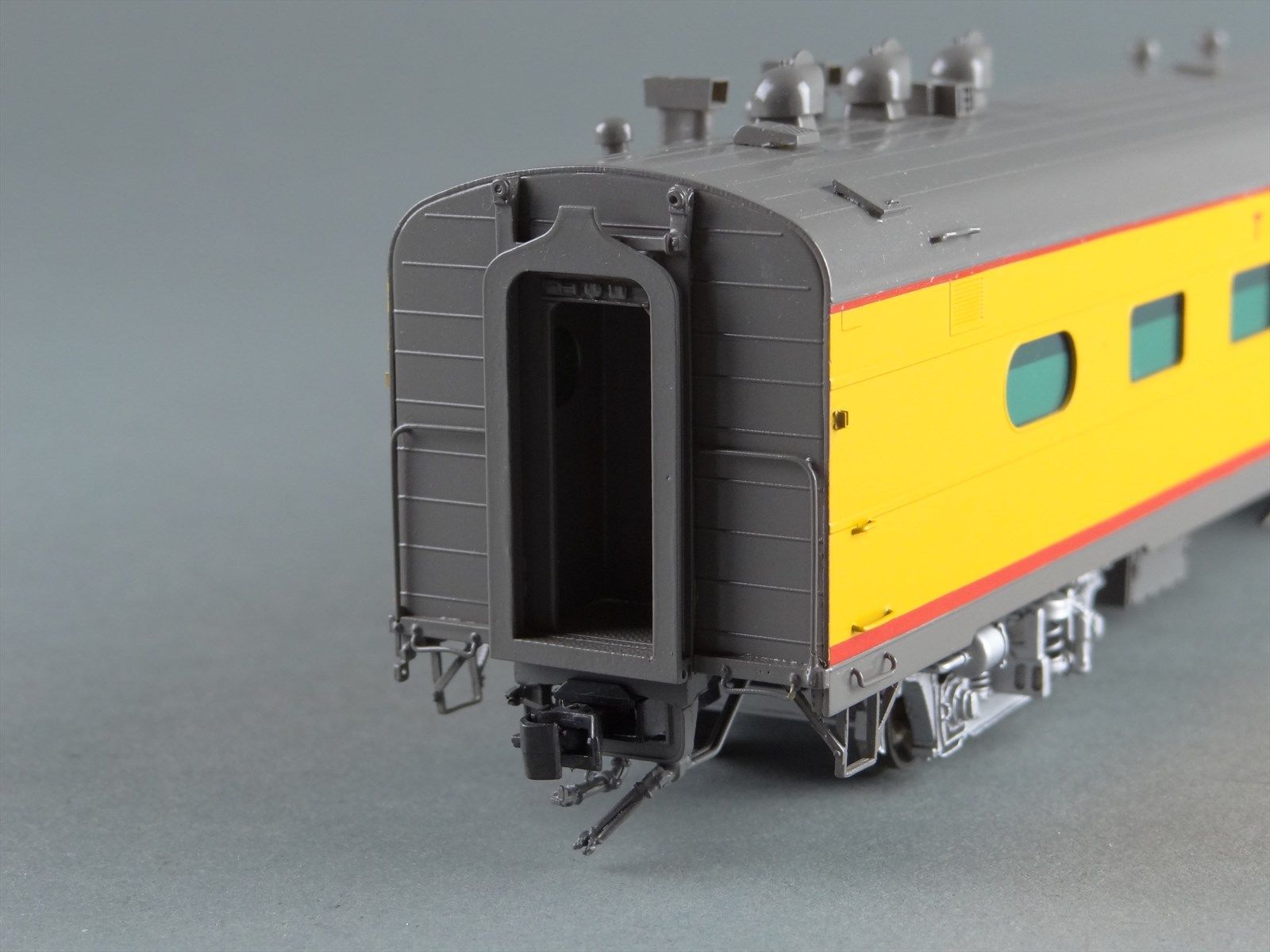 HO Brass Model Train - Railway Classics 1957 Milwaukee Buffeteria Diner #124 w/ Interior