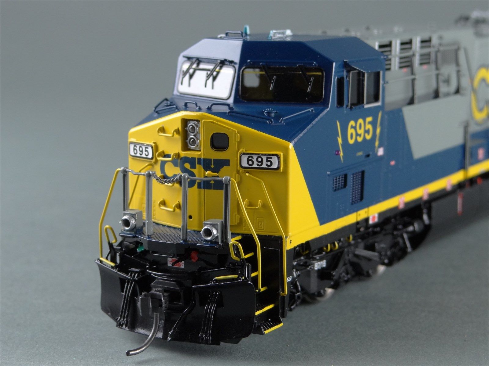HO Brass Model Train - OMI 6581.1 Overland CSX C60AC / CW60AC Diesel #695 - 2001 Run