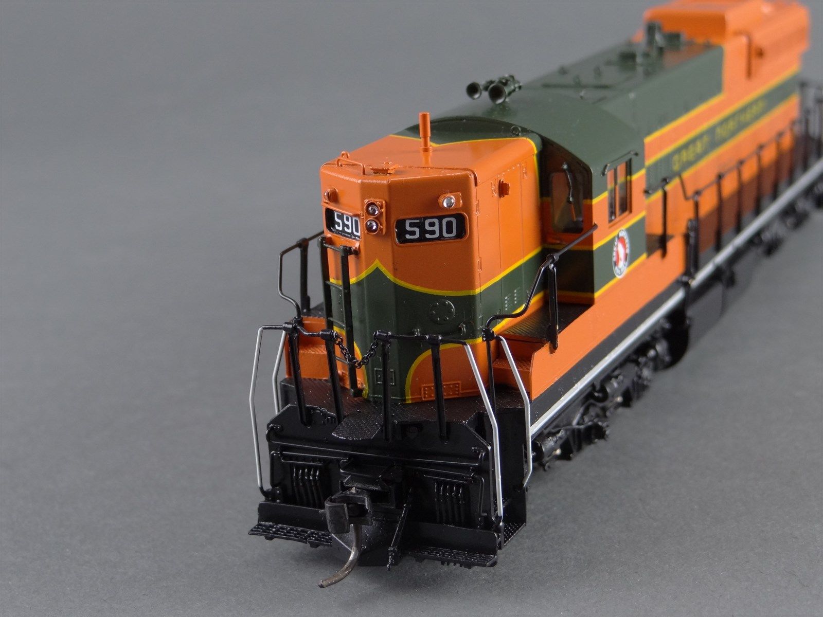 HO Brass Model Train - OMI 5184.1 GN Great Northern SD9 Phase III #590 ...