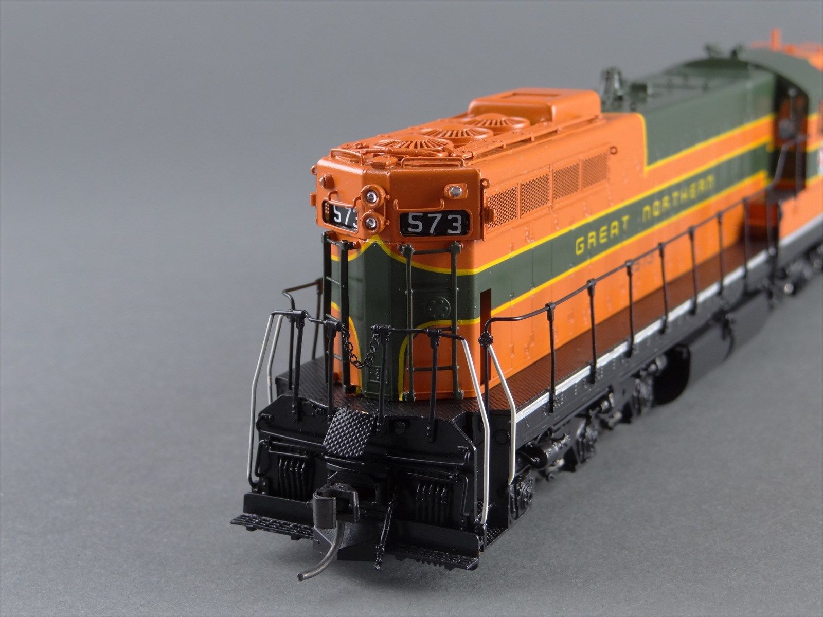 HO Brass Model Train - OMI 5169.1 GN Great Northern SD9 Phase I #573 ...