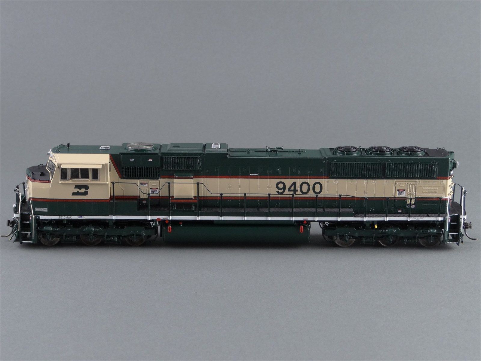 HO Brass MOdel Train - OMI 7900.1 Overland BN Executive SD70MAC Diesel #9400 - 2002 Run