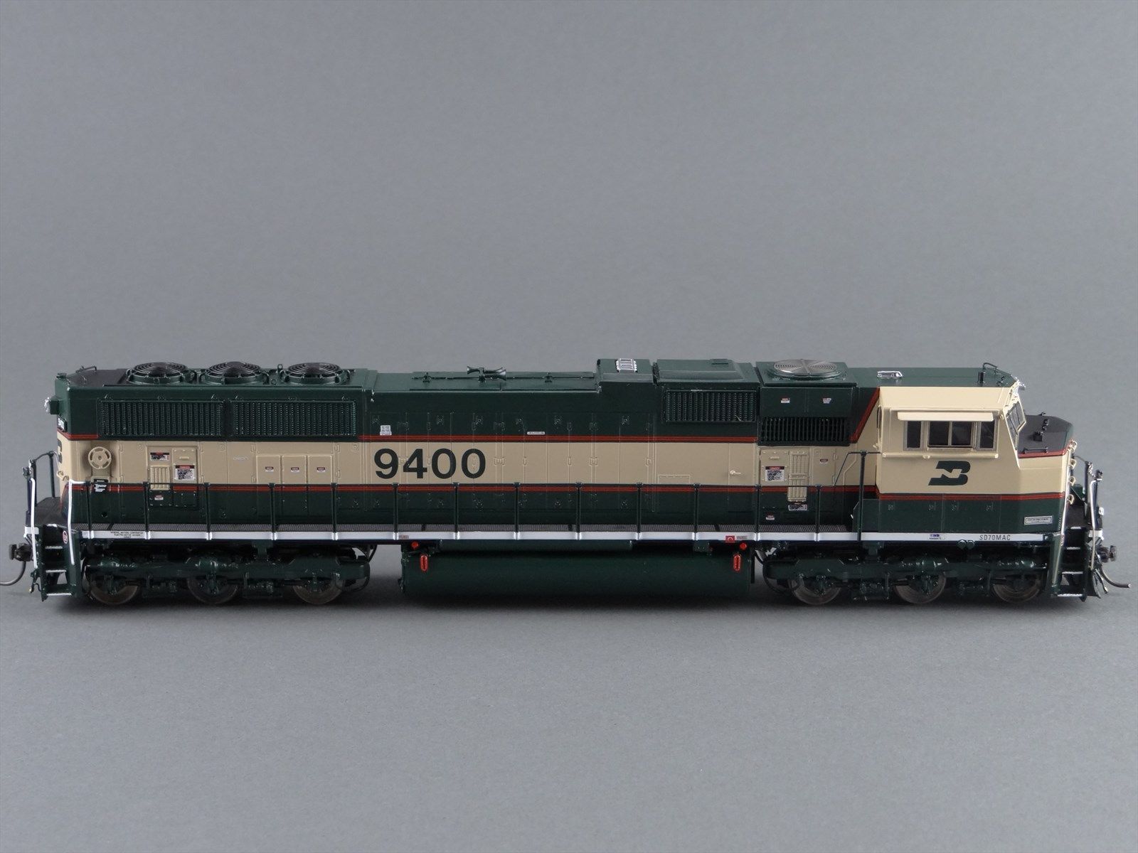 HO Brass MOdel Train - OMI 7900.1 Overland BN Executive SD70MAC Diesel #9400 - 2002 Run
