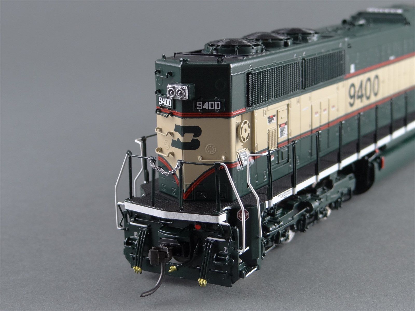 HO Brass MOdel Train - OMI 7900.1 Overland BN Executive SD70MAC Diesel #9400 - 2002 Run
