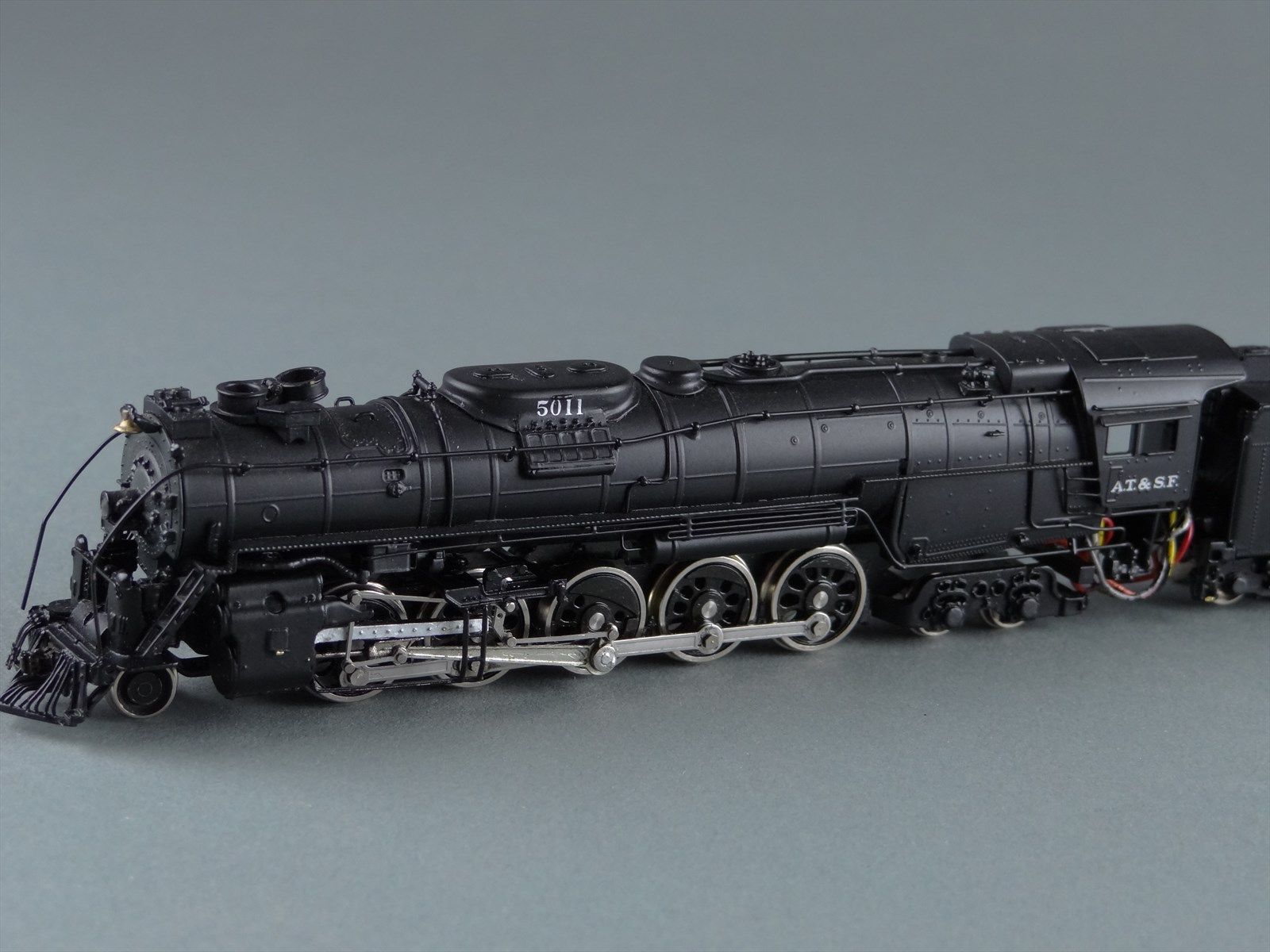N Scale Brass Hallmark AT&SF Santa Fe 2-10-4 #5011 - w/ DCC