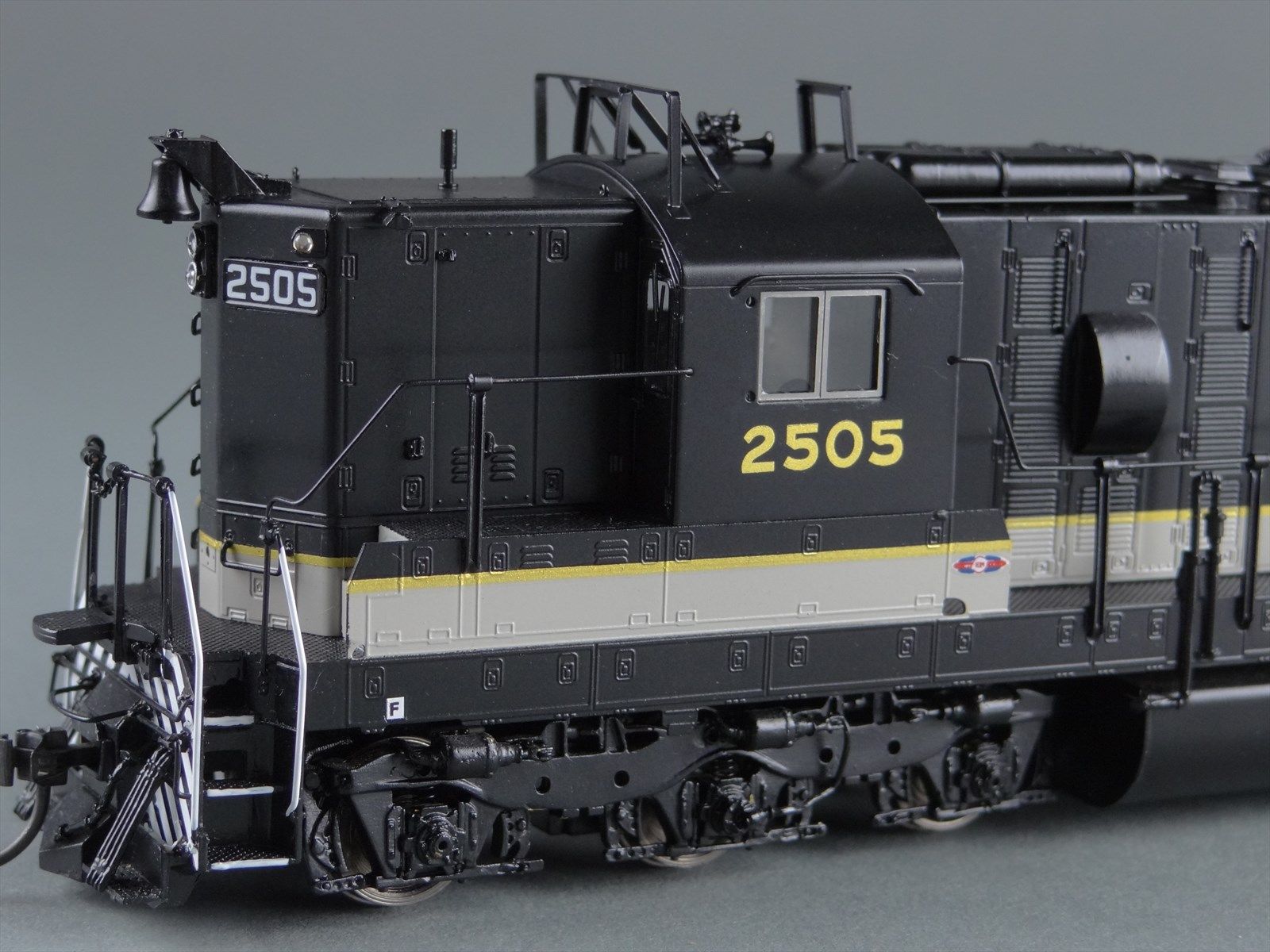 HO OMI 6782.1 Overland Southern EMD SD24 Diesel #2505 w/ Icicle Breakers