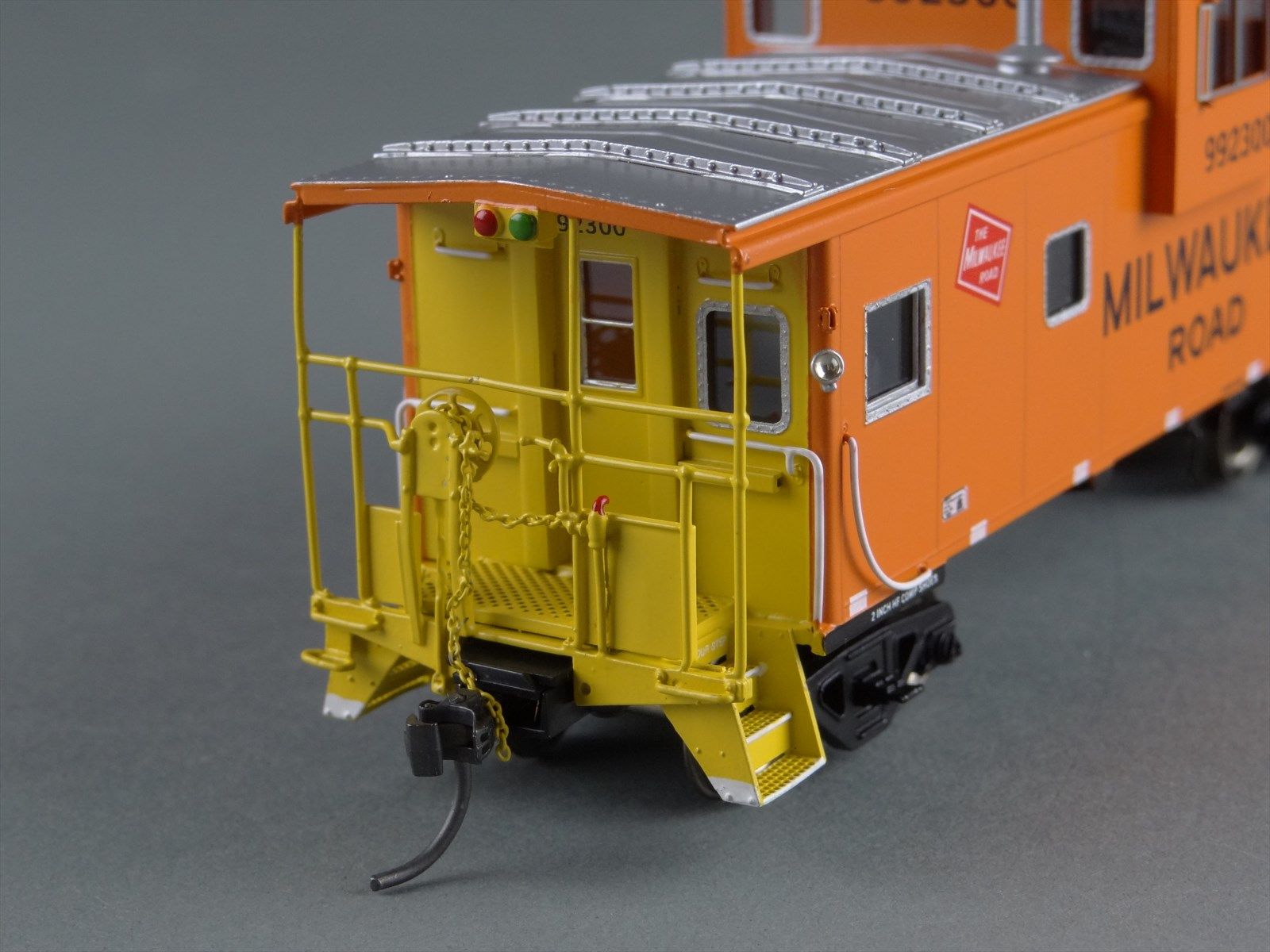 HO OMI 4240.1 Milwaukee International W-V Caboose #992300 - Lighted