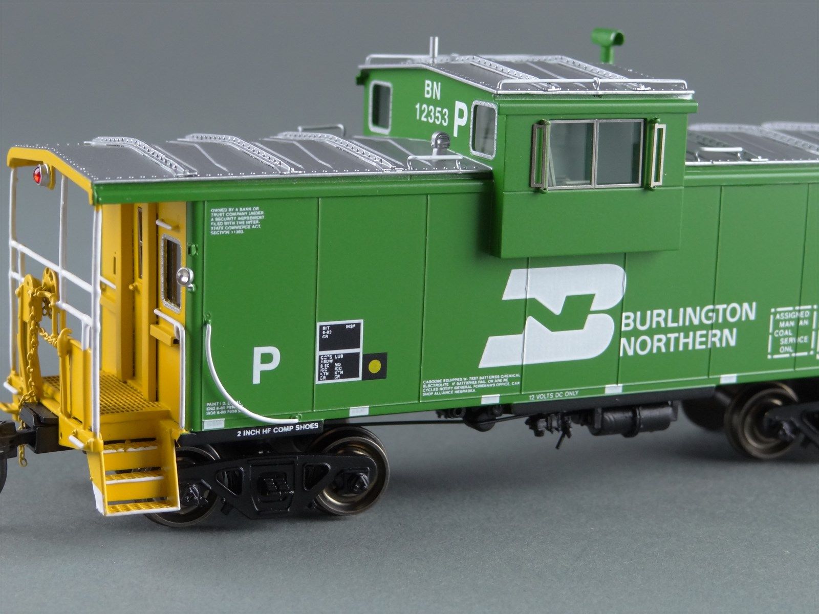 HO OMI 4216.1 BN Burlington International W-V Caboose #12353 - Lighted