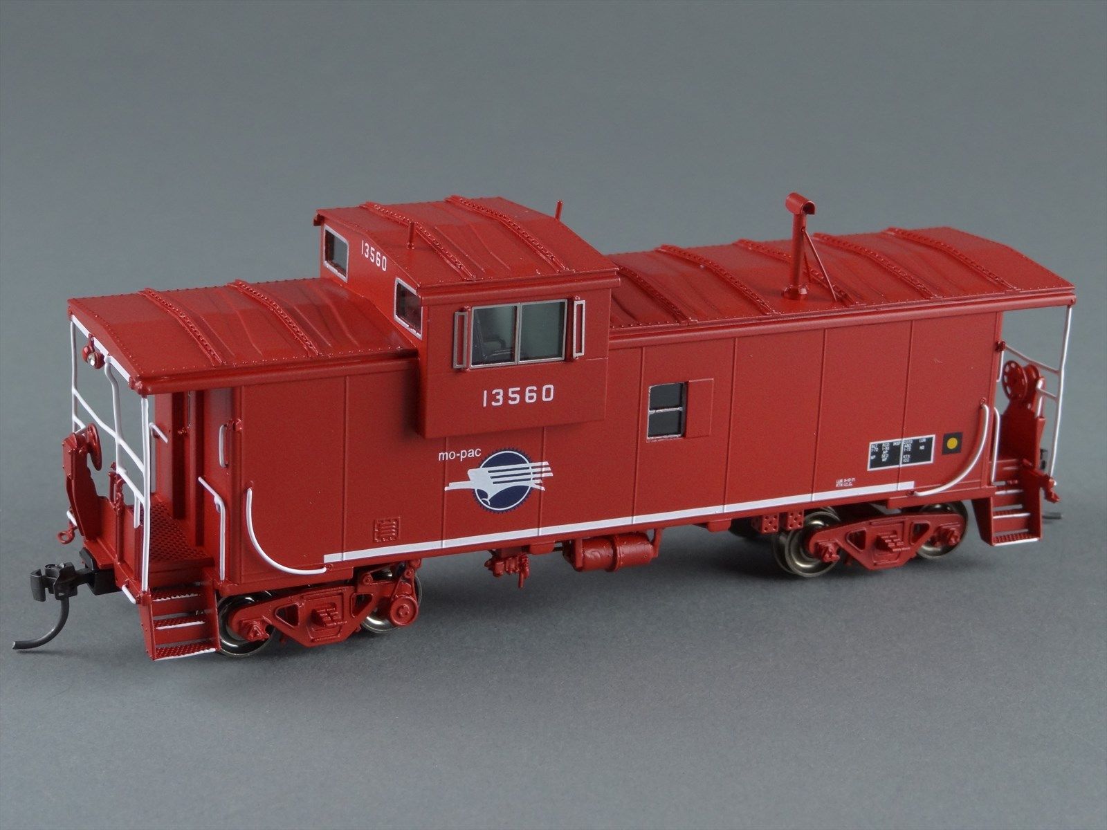 HO OMI 4242.2 MP Missouri Pacific International W-V Caboose #13560 w ...