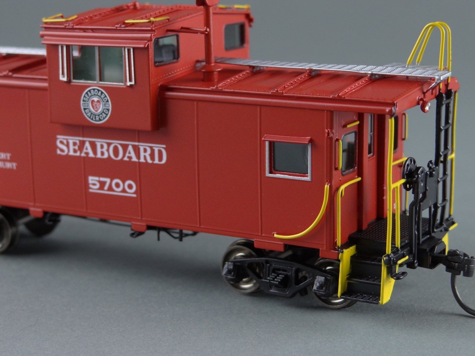 HO OMI 4247.1 SBD Seaboard International W-V Caboose #5700 w/ Interior ...