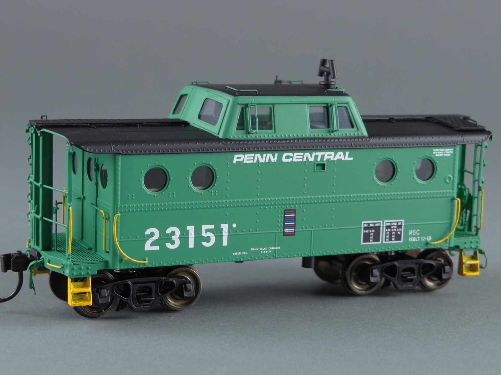 HO Rail Classics R-282 PC Penn Central N5c Caboose #23151 w/ Interior