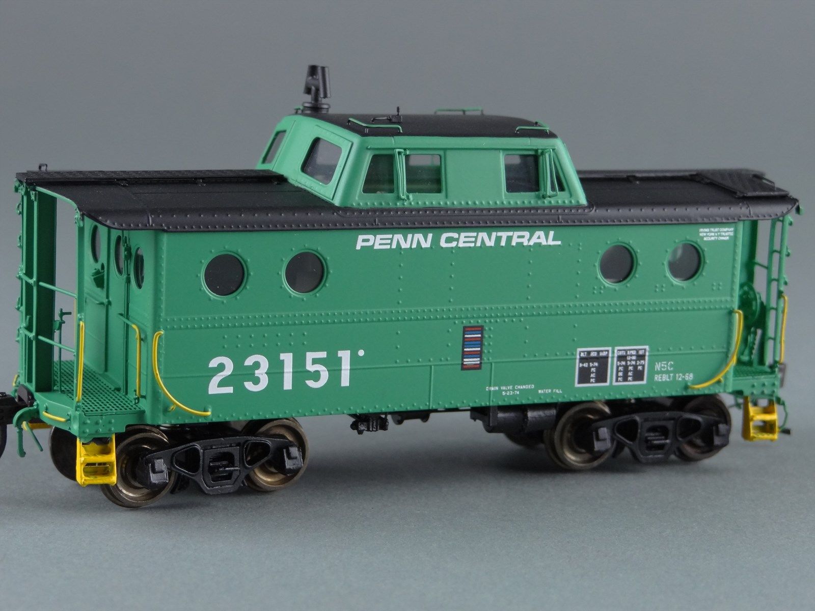 HO Rail Classics R-282 PC Penn Central N5c Caboose #23151 w/ Interior