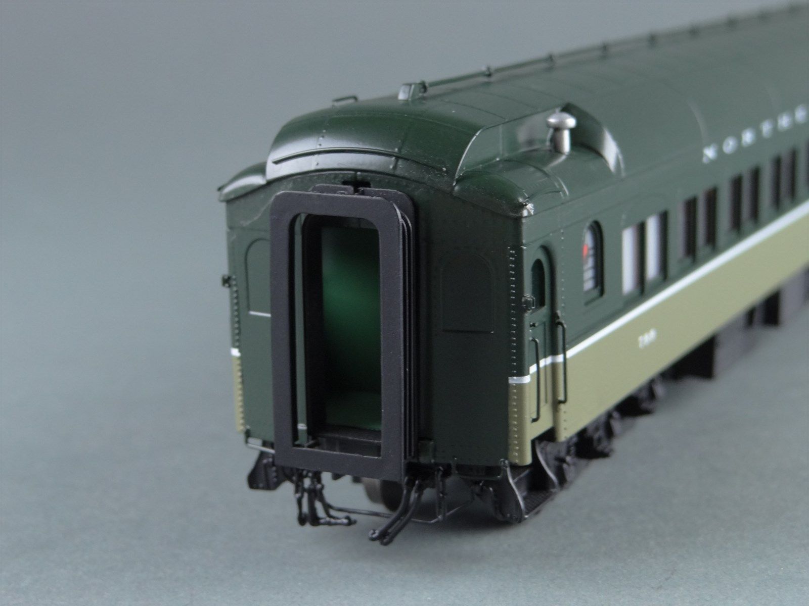 HO W&R Enterprises NP Coach Tourist Car #799 - Loewy Scheme - Interior ...