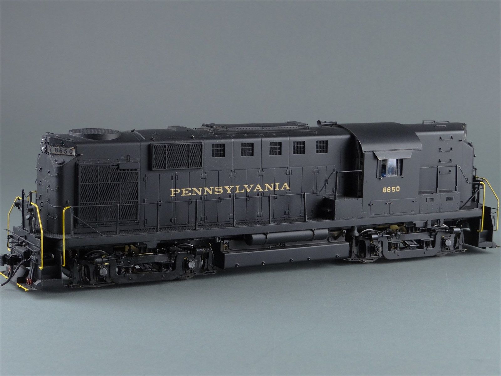 O Scale C&LS PRR RS-11 High Hood, w/o antenna Road# 8650