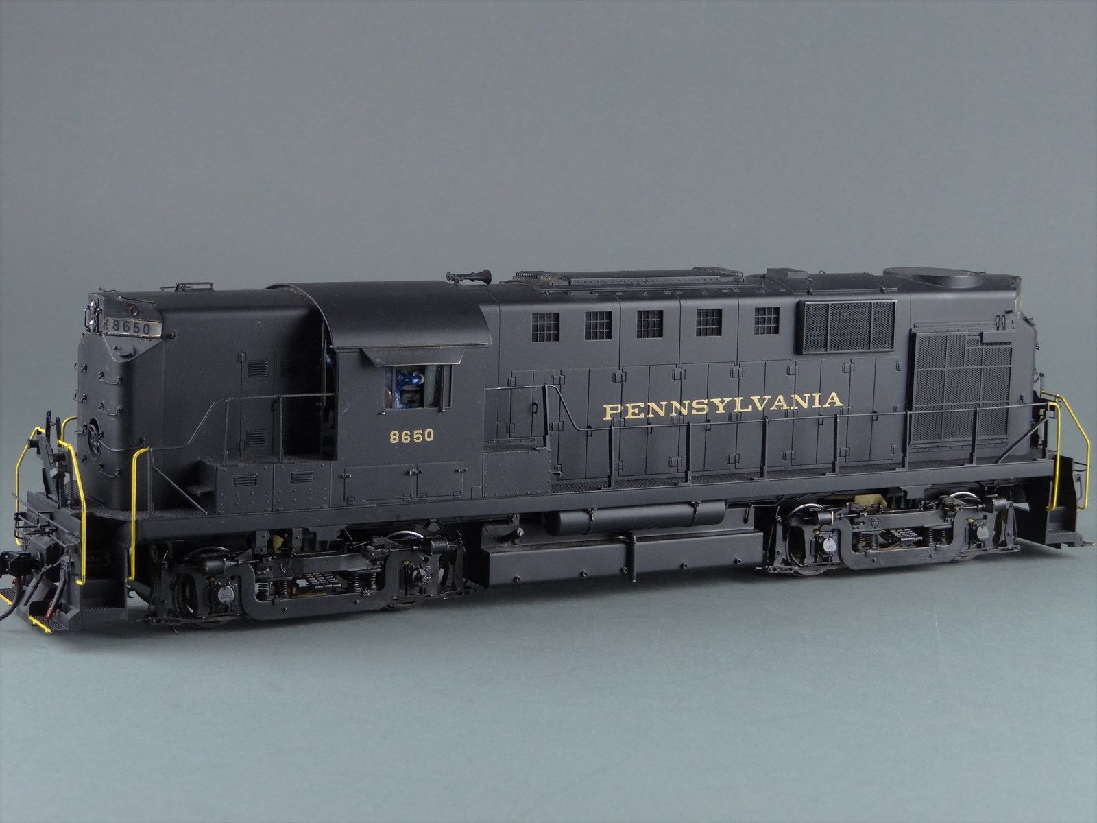 O Scale C&LS PRR RS-11 High Hood, w/o antenna Road# 8650