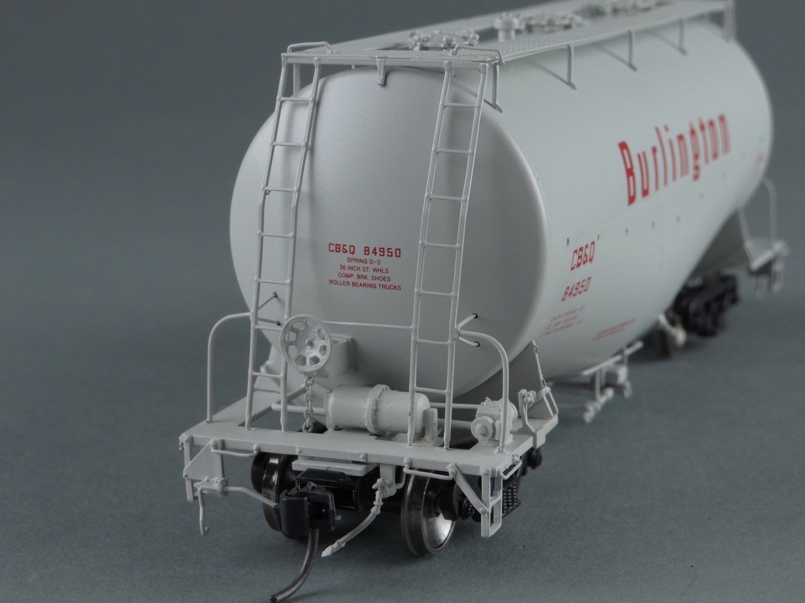 HO Railway ClassicsCB&Q Burlington Whale Belly Hopper #84950