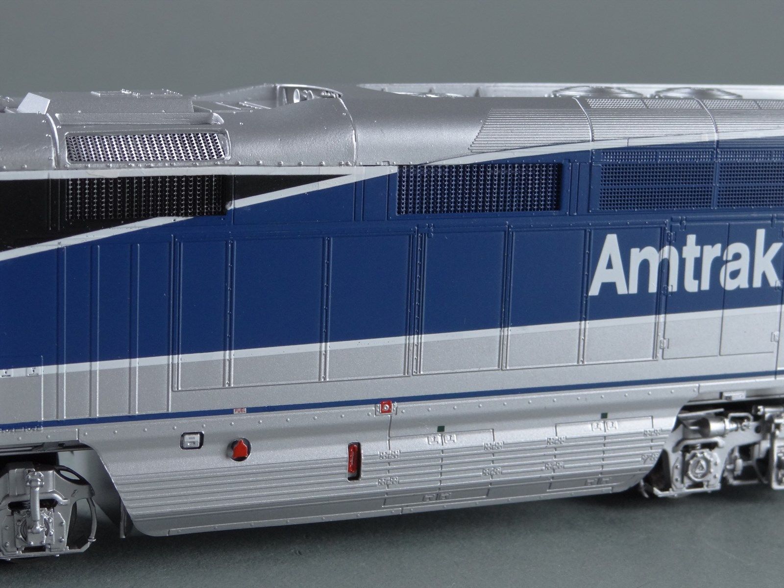 HO Brass OMI Overland Amtrak Surfliner F59PHI & 5 Car Consist Set