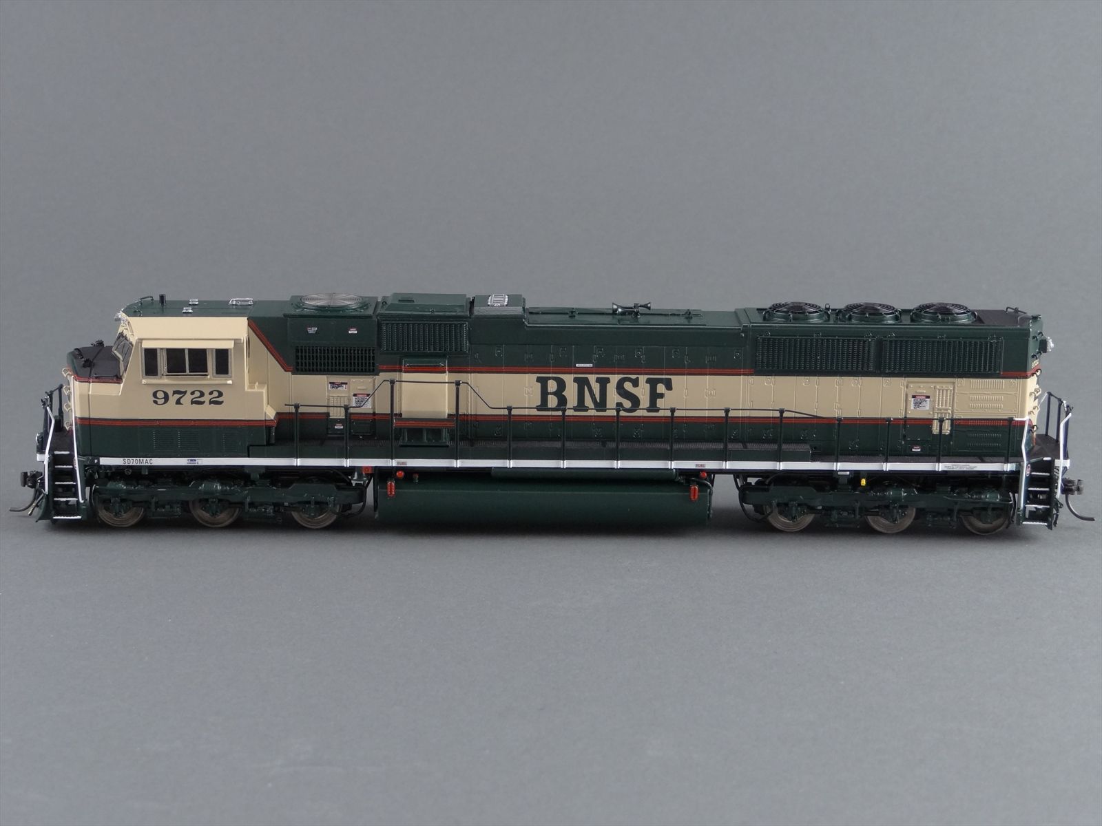 HO Brass Model Train - OMI 7902.1 BNSF Executive Scheme SD70MAC Diesel ...