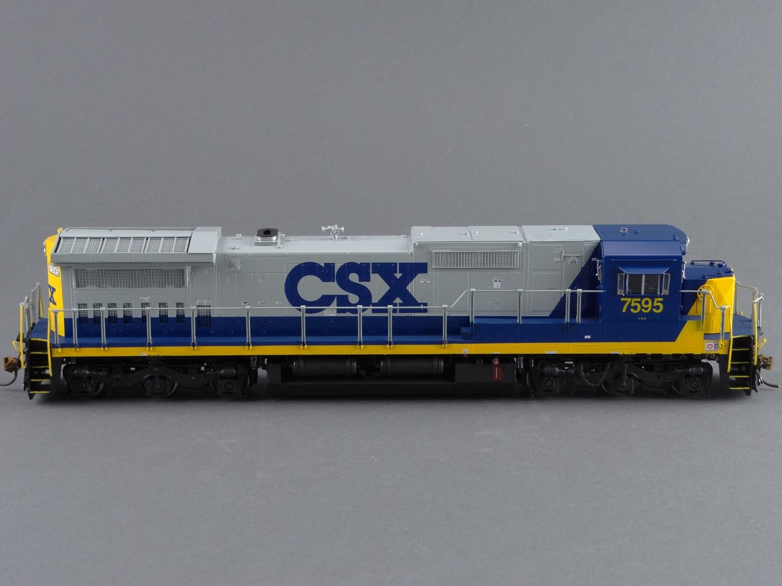 HO Brass Model Train - OMI 5848.1 Overland CSX Dash 8-40C Diesel #7595 - 1993 Run