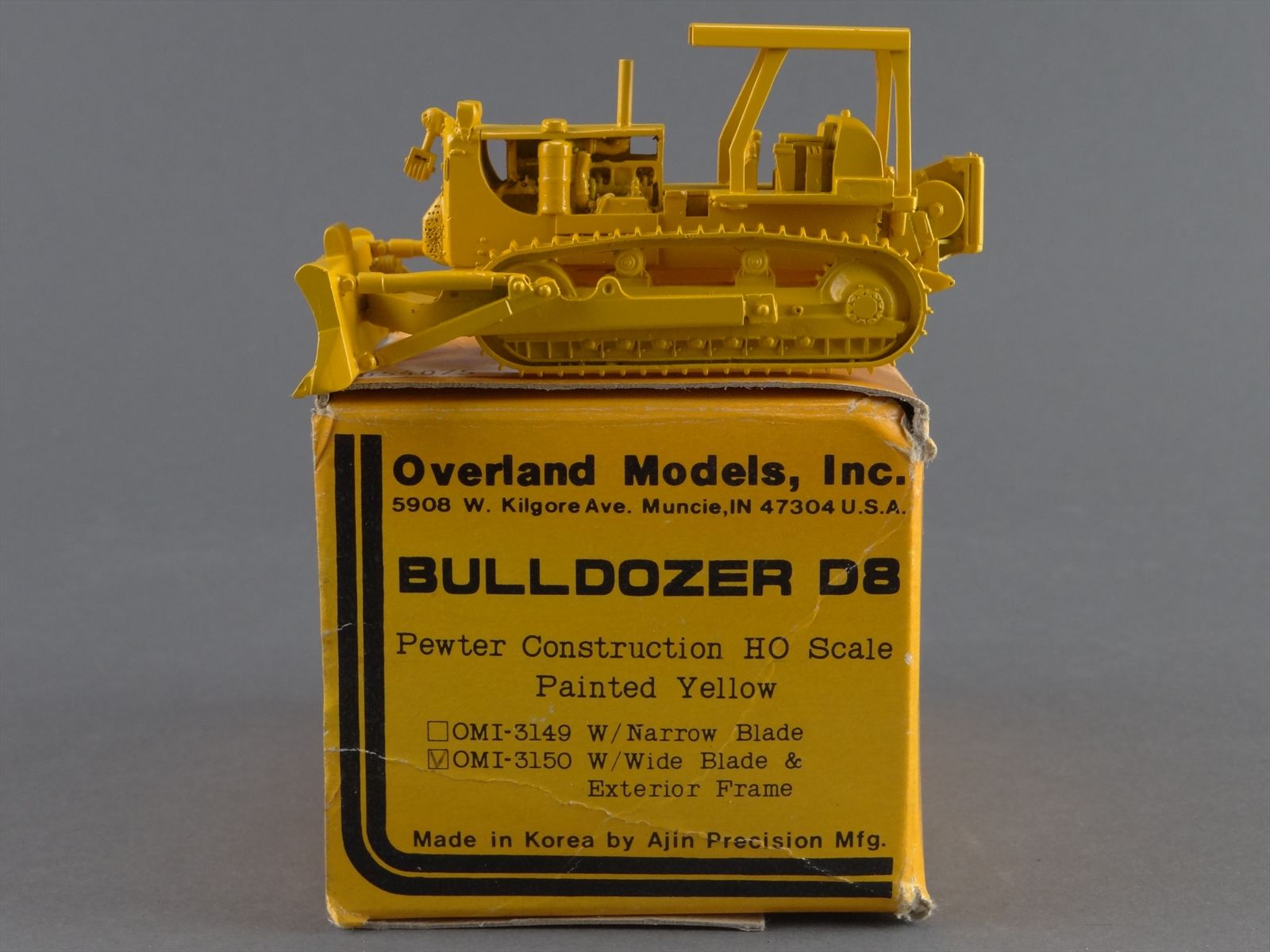 HO OMI 3150 Bulldozer D8 Yellow with Wide Blade