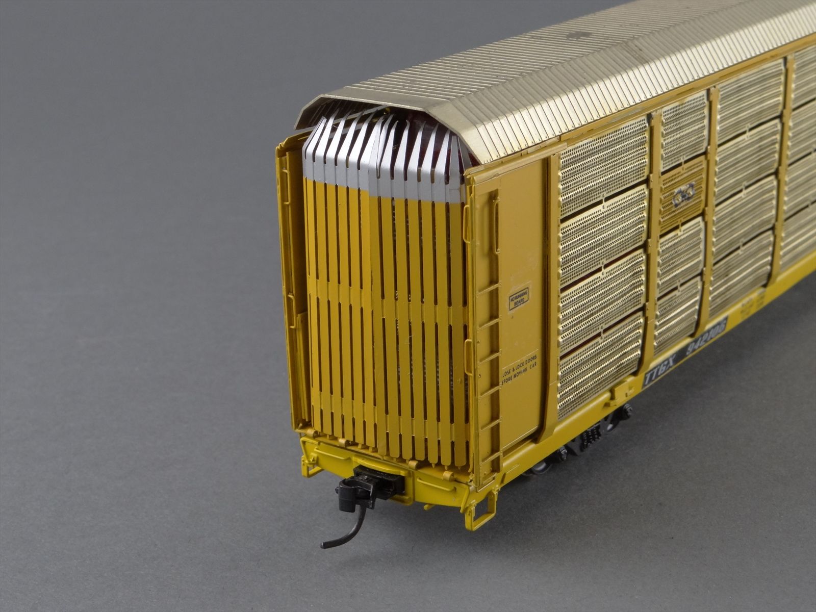 HO Brass Model Train - OMI 3078.1 C&O Portec Bi-Level Auto Rack ...