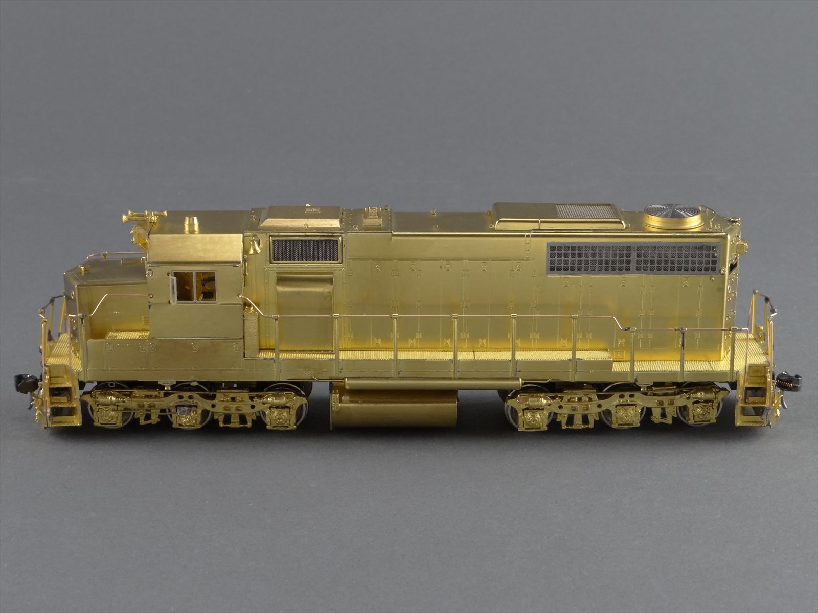 HO Brass Model Train - OMI 5119 Overland MIlwaukee SDL39 Diesel #582 ...