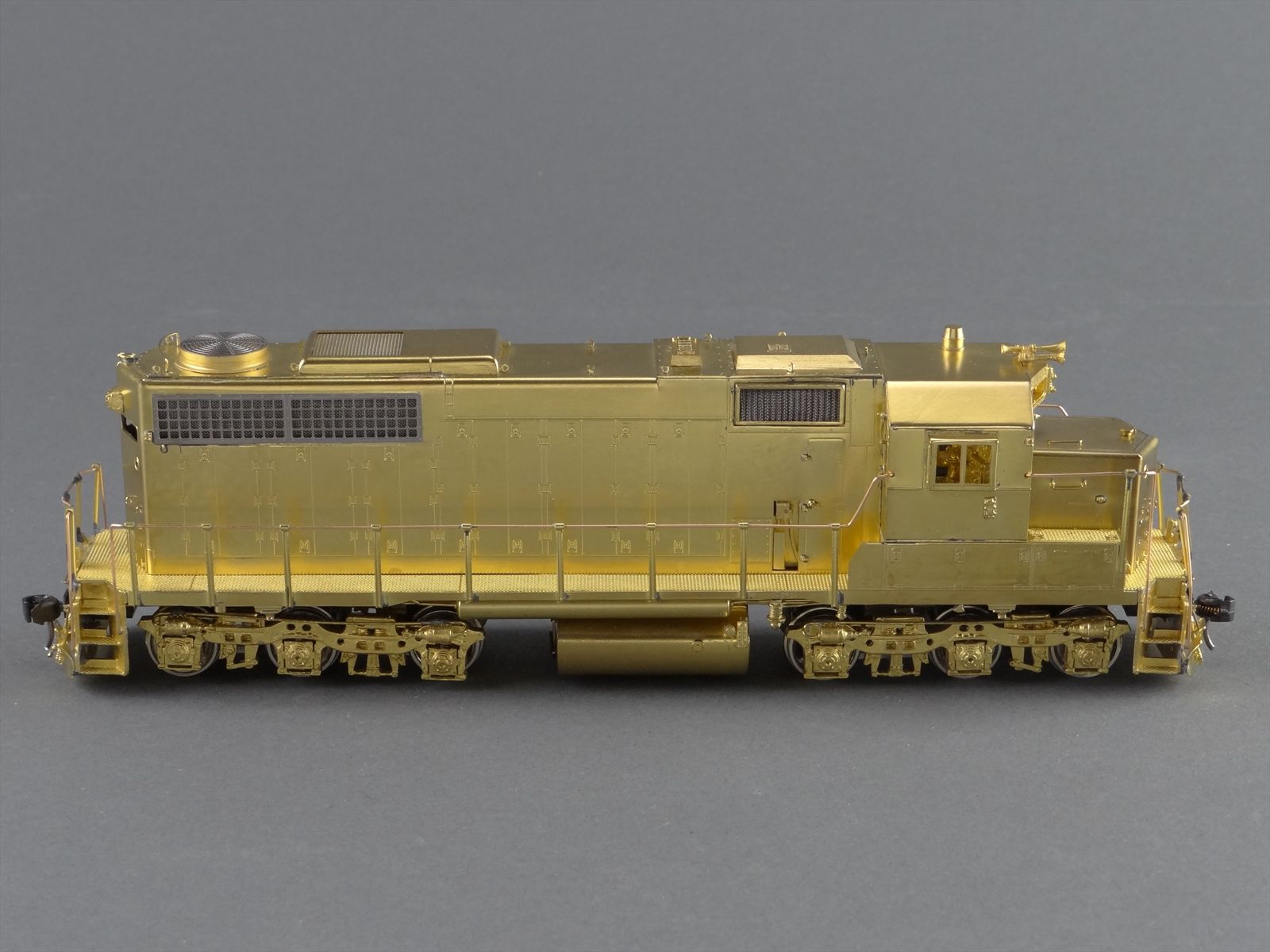 HO Brass Model Train - OMI 5119 Overland MIlwaukee SDL39 Diesel #582 ...