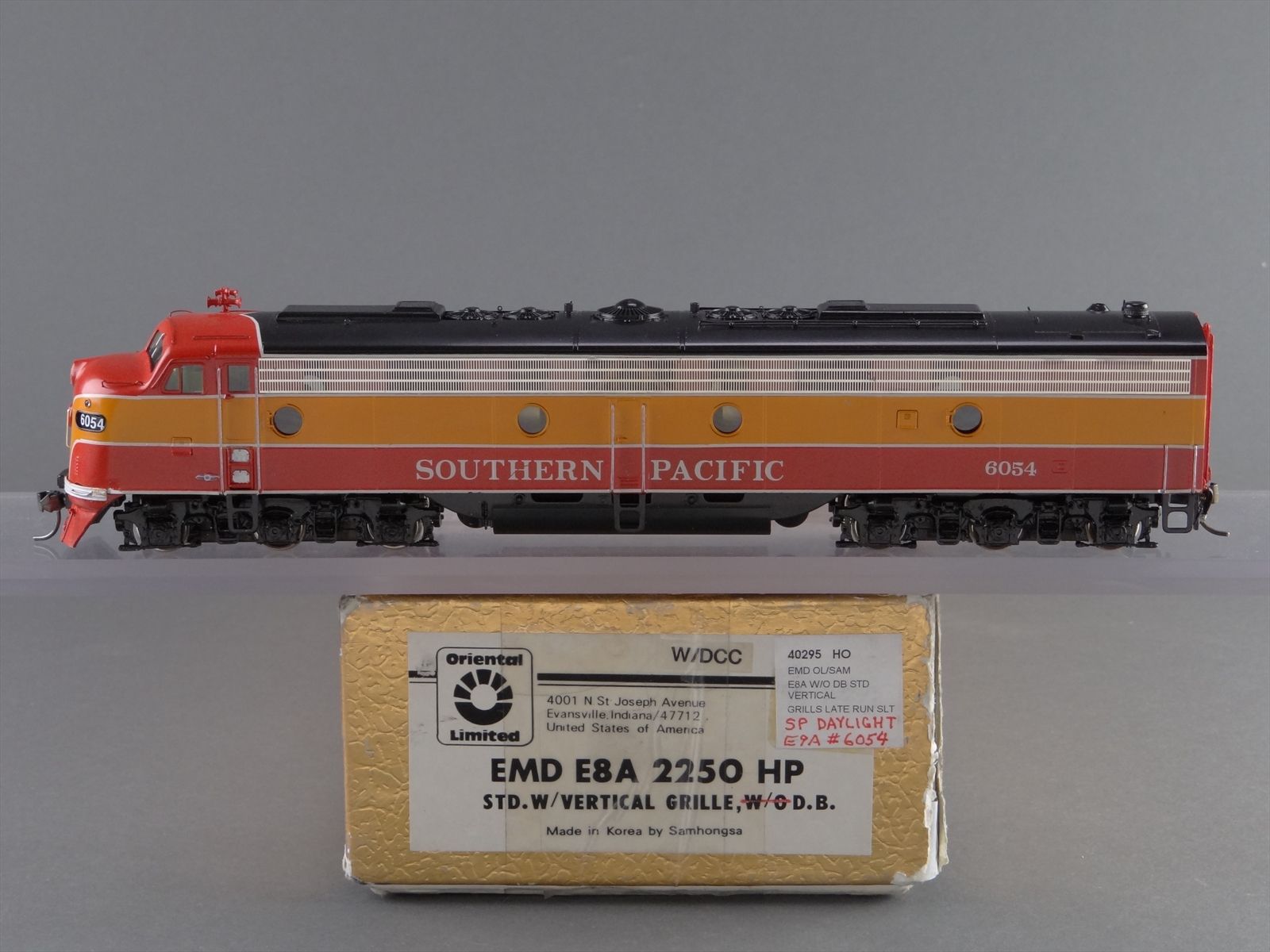 HO Brass Model Train - Oriental SP Daylight E8 E8A / E9A Diesel #6054 + DCC